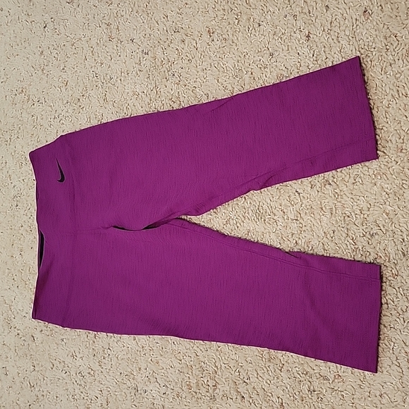 Nike | Pants & Jumpsuits | Nike Capri Pants | Poshmark